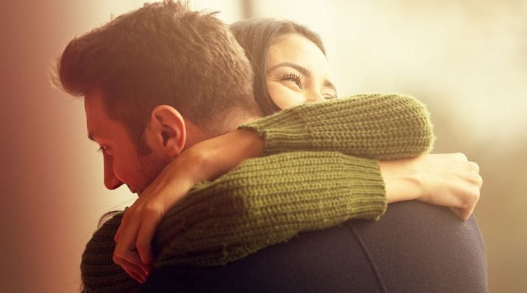 Why Do Girls Hug Guys Around The Neck - Websplashers.com