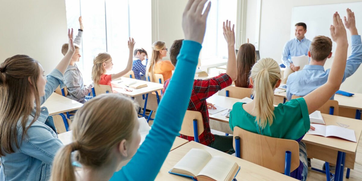 How to Motivate Students: 12 Classroom Tips & Examples - WebSplashers